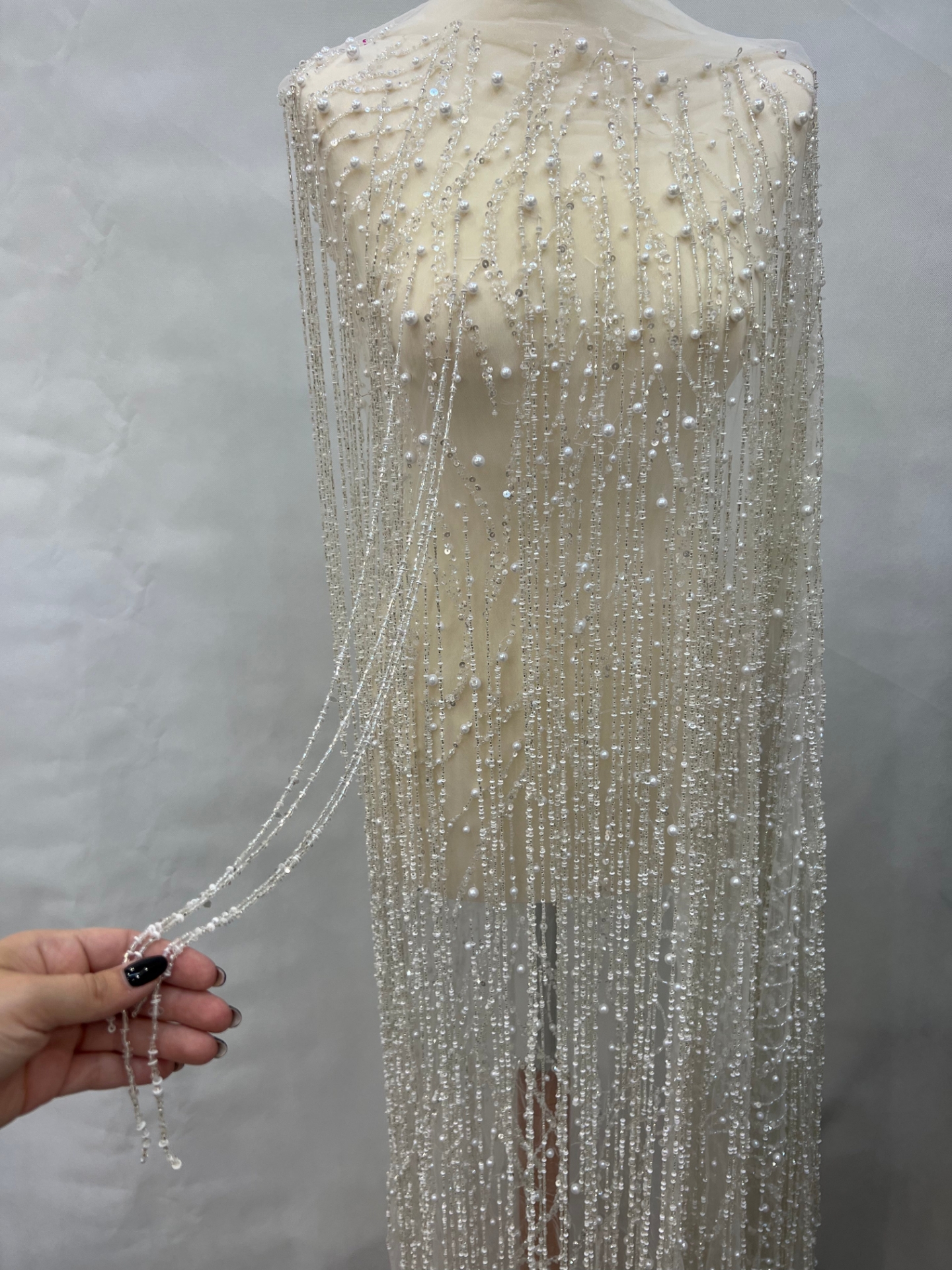 Maison de Luxe. Broderie cu franjuri lungi si perle