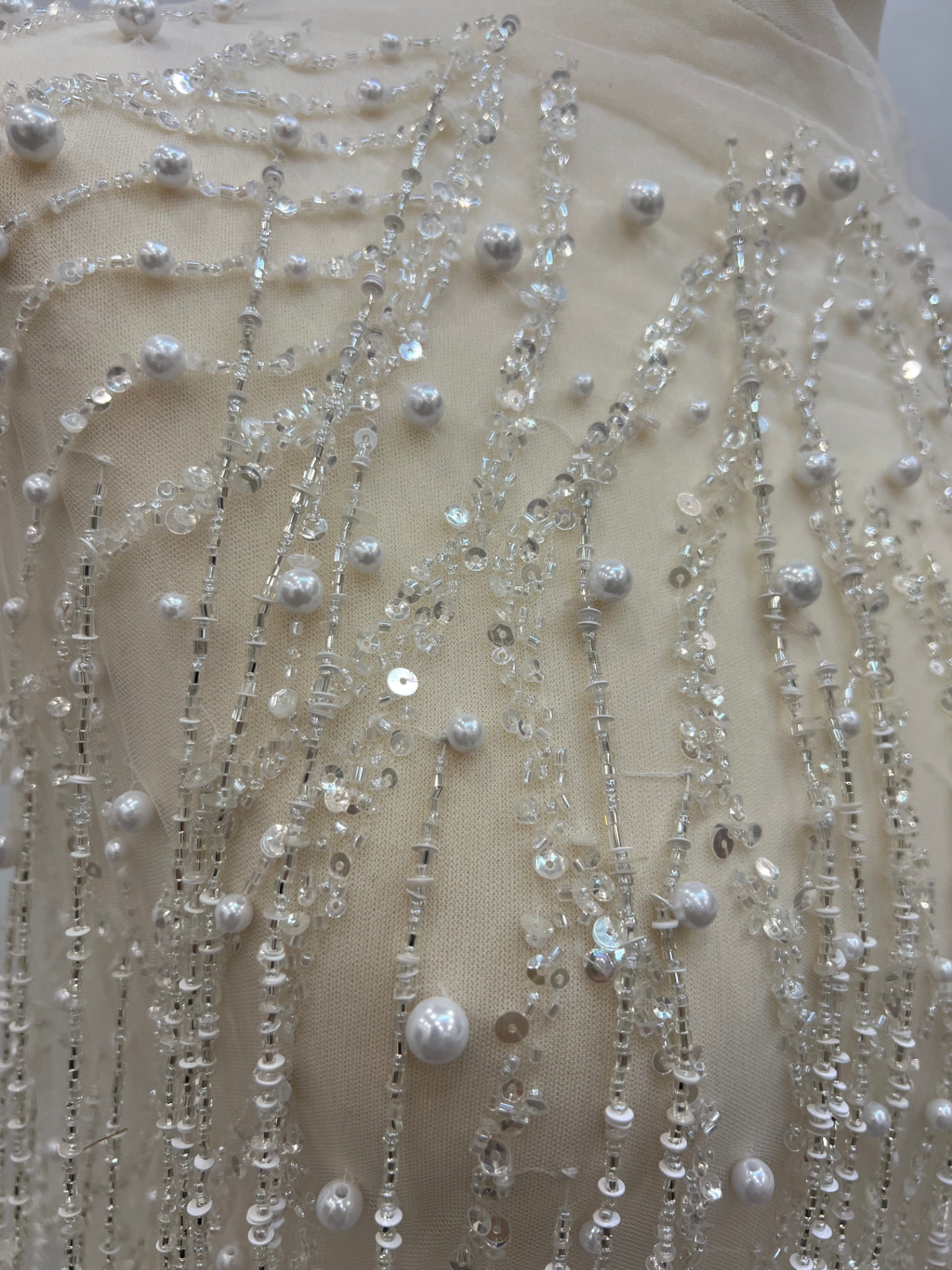 Maison de Luxe. Broderie cu franjuri lungi si perle