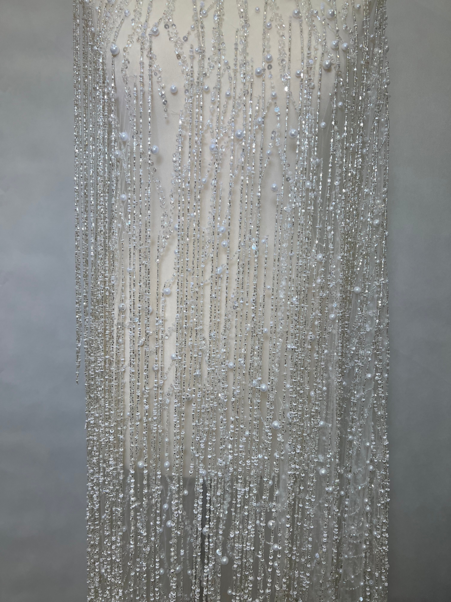 Maison de Luxe. Broderie cu franjuri lungi si perle