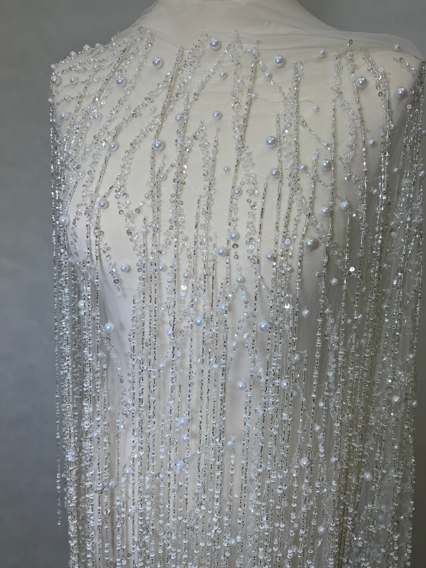 Maison de Luxe. Broderie cu franjuri lungi si perle