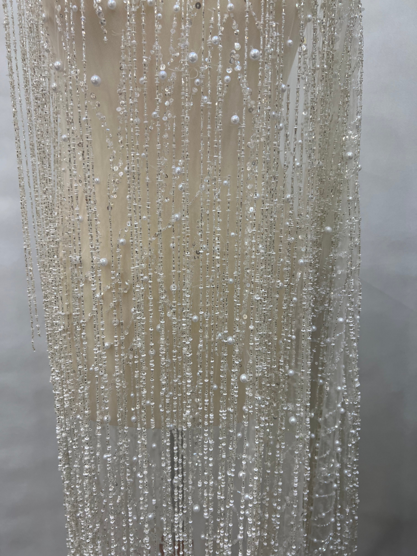 Maison de Luxe. Broderie cu franjuri lungi si perle