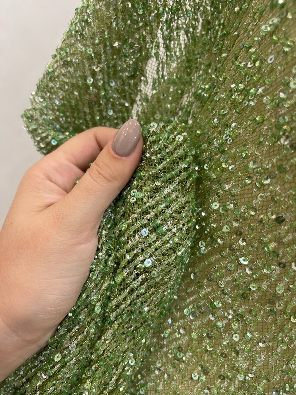 Maison de Luxe. Broderie tip dantela verde fistic