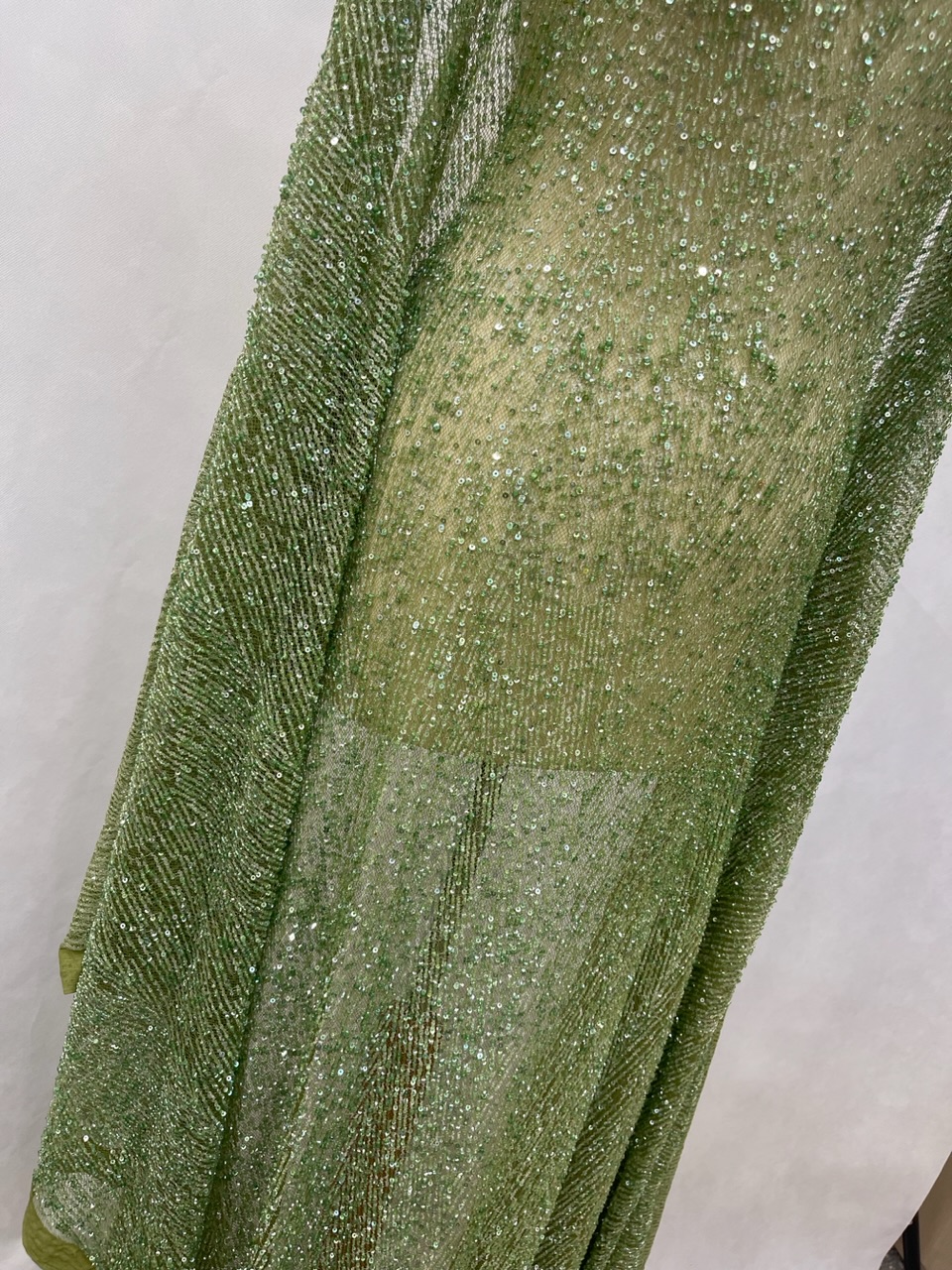 Maison de Luxe. Broderie tip dantela verde fistic